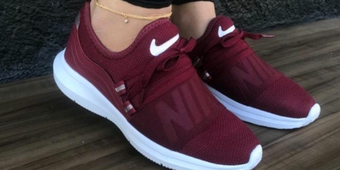 Tênis Nike slin (cor :bordo n° 35) | Vaquinhas online