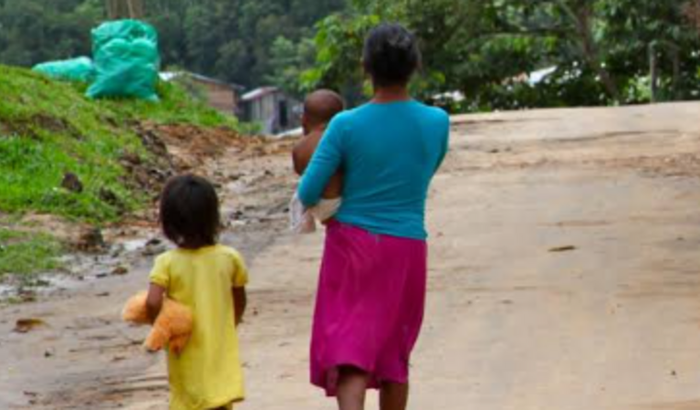 Ajude Uma Criança De 2 Anos Que Está Sendo Despejada Com A Mãe E O